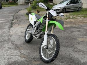Green Kawasaki KLX 2010 in Vilnius, with an engine capacity of 0.45 L and mileage of 2 thousand km for 3950 €, photo 3 on AUTOMOTO.COM.LV