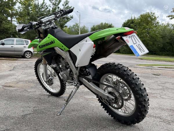 Green Kawasaki KLX 2010 in Vilnius, with an engine capacity of 0.45 L and mileage of 2 thousand km for 3950 €, photo 4 on AUTOMOTO.COM.LV