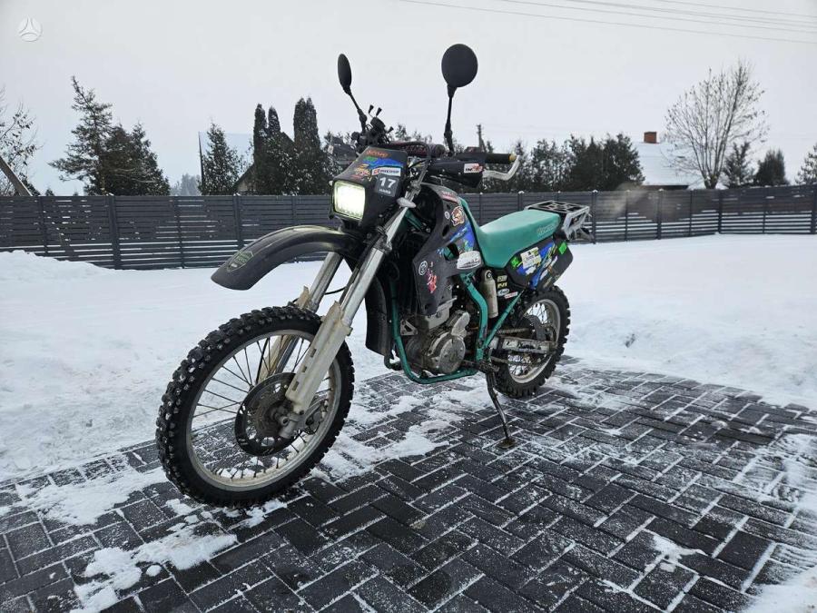 Kawasaki KLX 1993 Prienai, ar dzinēja tilpumu 0.65 L un nobraukumu 60 tūkst. km par 2200 €, foto 1 vietnē AUTOMOTO.COM.LV