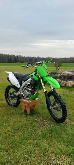 Kawasaki KX 450 2013 Jegeva, ar dzinēja tilpumu 0.45 L un nobraukumu 190 tūkst. km par 2500 €, foto  vietnē AUTOMOTO.COM.LV