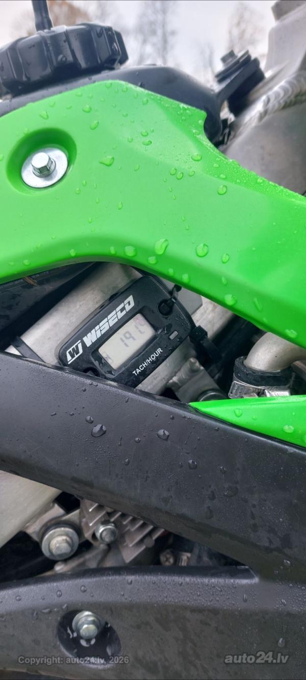 Kawasaki KX 450 2013 Jegeva, ar dzinēja tilpumu 0.45 L un nobraukumu 190 tūkst. km par 2500 €, foto 7 vietnē AUTOMOTO.COM.LV