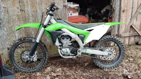 Kawasaki KX 450 2017 in Kuressaare, with an engine capacity of 0.45 L and mileage of 334 thousand km for 2500 €, photo 1 on AUTOMOTO.COM.LV