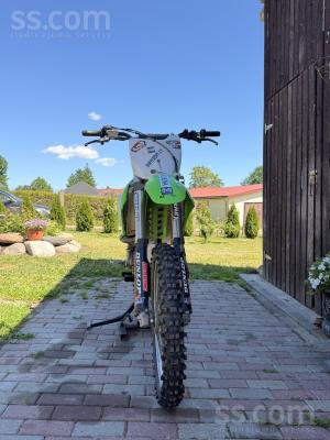 Kawasaki KX 450F 2007 Tukums, ar dzinēja tilpumu 0.45 L un nobraukumu 0 tūkst. km par 1550 €, foto 5 vietnē AUTOMOTO.COM.LV