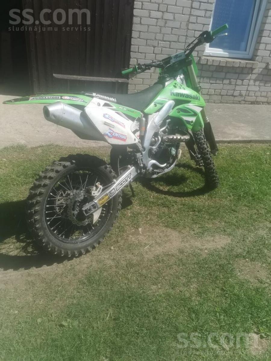 Kawasaki KX 450F 2008 in Rezekne, with an engine capacity of 0.45 L and mileage of 0 thousand km for 1950 €, photo 4 on AUTOMOTO.COM.LV