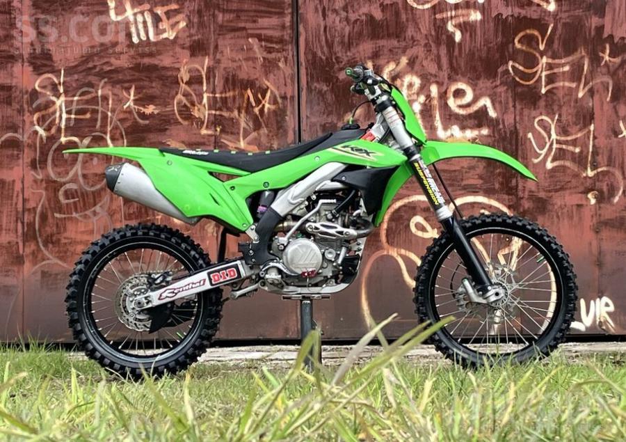 Kawasaki KX 450F 2016 Ogre, ar dzinēja tilpumu 0.45 L un nobraukumu 0 tūkst. km par 4100 €, foto 1 vietnē AUTOMOTO.COM.LV