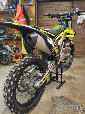 Kawasaki KX 450F 2017 Rēzekne, ar dzinēja tilpumu 0.45 L un nobraukumu 0 tūkst. km par 2500 €, foto 7 vietnē AUTOMOTO.COM.LV