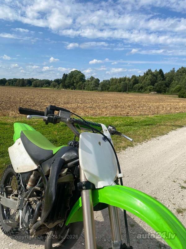 Зеленый Кавасаки KX 85 2010 в Таллин, объемом двигателя 85.00 л и пробегом 0 тыс. км за 1500 €, фото 4 на AUTOMOTO.COM.LV