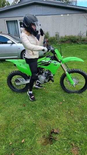 Zaļš Kawasaki KX 85 2025 Tartu, ar dzinēja tilpumu 85.00 L un nobraukumu 0 tūkst. km par 3800 €, foto  vietnē AUTOMOTO.COM.LV