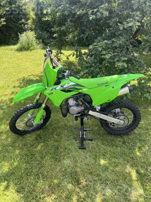 Kawasaki KX 85 2025 Rīga, ar dzinēja tilpumu 85.00 L un nobraukumu 0 tūkst. km par 2700 €, foto 1 vietnē AUTOMOTO.COM.LV