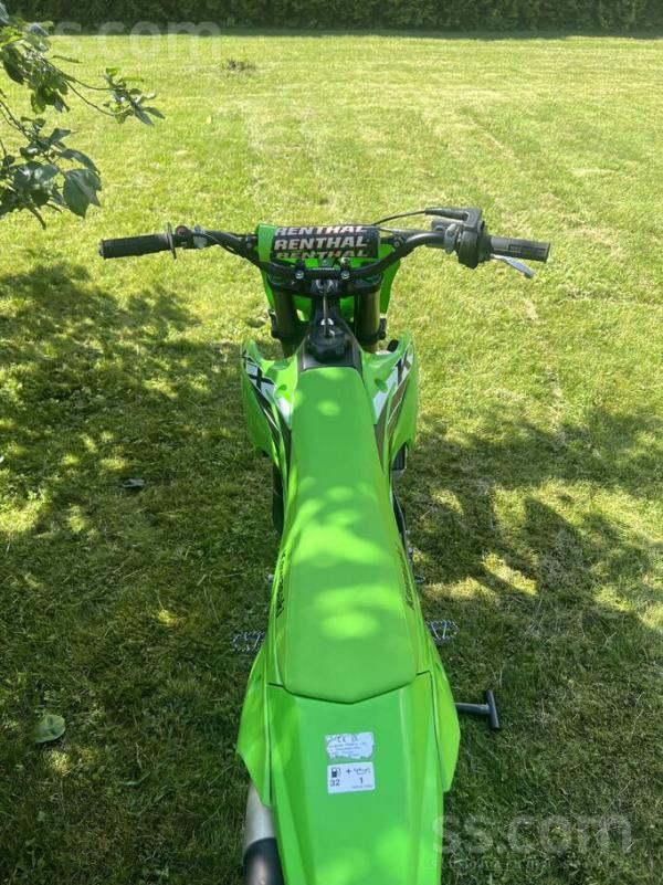 Kawasaki KX 85 2025 Rīga, ar dzinēja tilpumu 85.00 L un nobraukumu 0 tūkst. km par 2700 €, foto 6 vietnē AUTOMOTO.COM.LV