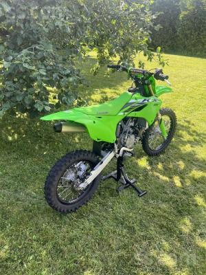 Kawasaki KX 85 2025 Rīga, ar dzinēja tilpumu 85.00 L un nobraukumu 0 tūkst. km par 2700 €, foto 8 vietnē AUTOMOTO.COM.LV