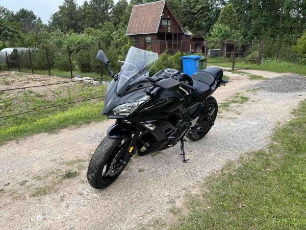 Black Kawasaki Ninja 650 2017 in Kaunas, with an engine capacity of 0.65 L and mileage of 19 thousand km for 5499 €, photo 1 on AUTOMOTO.COM.LV