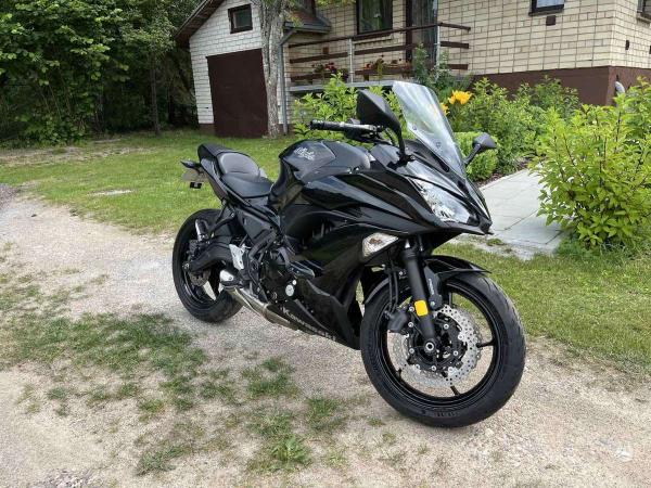 Black Kawasaki Ninja 650 2017 in Kaunas, with an engine capacity of 0.65 L and mileage of 19 thousand km for 5499 €, photo 2 on AUTOMOTO.COM.LV