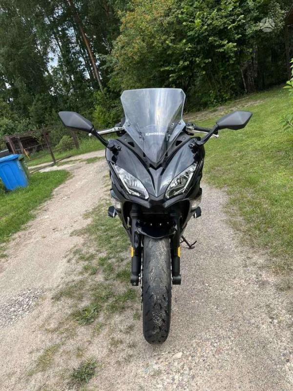 Black Kawasaki Ninja 650 2017 in Kaunas, with an engine capacity of 0.65 L and mileage of 19 thousand km for 5499 €, photo 3 on AUTOMOTO.COM.LV