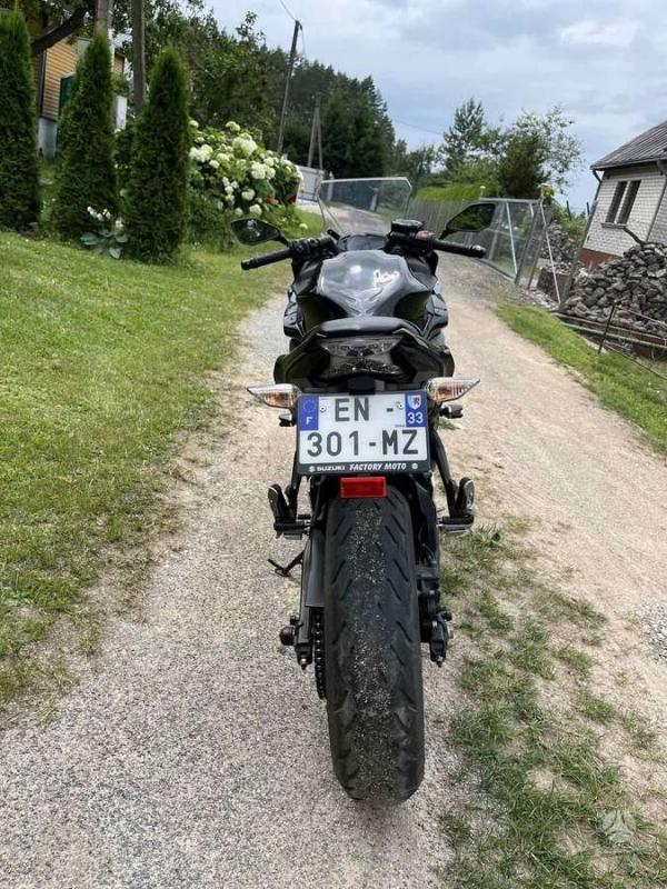 Black Kawasaki Ninja 650 2017 in Kaunas, with an engine capacity of 0.65 L and mileage of 19 thousand km for 5499 €, photo 4 on AUTOMOTO.COM.LV