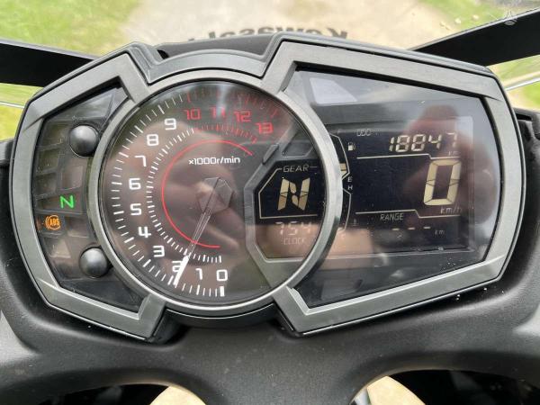 Black Kawasaki Ninja 650 2017 in Kaunas, with an engine capacity of 0.65 L and mileage of 19 thousand km for 5499 €, photo 7 on AUTOMOTO.COM.LV