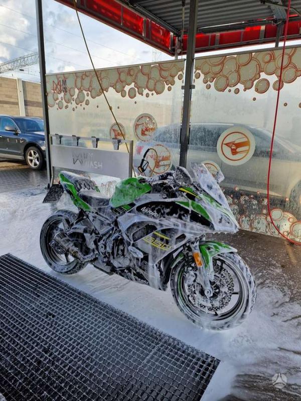 Кавасаки Ninja 650 2018 в Вильнюс на AUTOMOTO.COM.LV Черный Кавасаки Ninja 650 2018 в Вильнюс, объемом двигателя 0.65 л и пробегом 15 тыс. км за 4600 €, фото 11 на AUTOMOTO.COM.LV