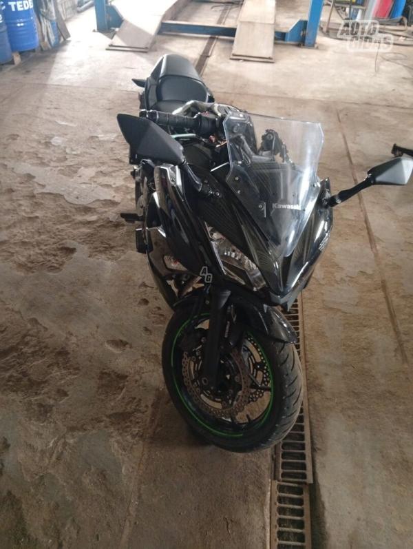 Black Kawasaki Ninja 650 2019 in Joniskis, with an engine capacity of 0.65 L and mileage of 25 thousand km for 4550 €, photo 2 on AUTOMOTO.COM.LV