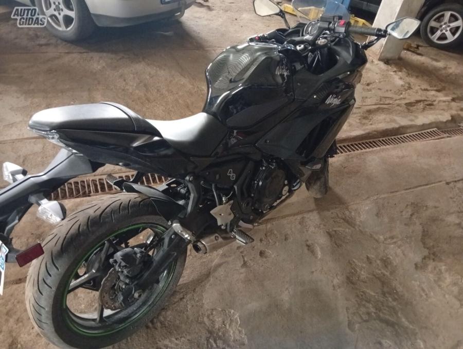 Black Kawasaki Ninja 650 2019 in Joniskis, with an engine capacity of 0.65 L and mileage of 25 thousand km for 4550 €, photo 4 on AUTOMOTO.COM.LV