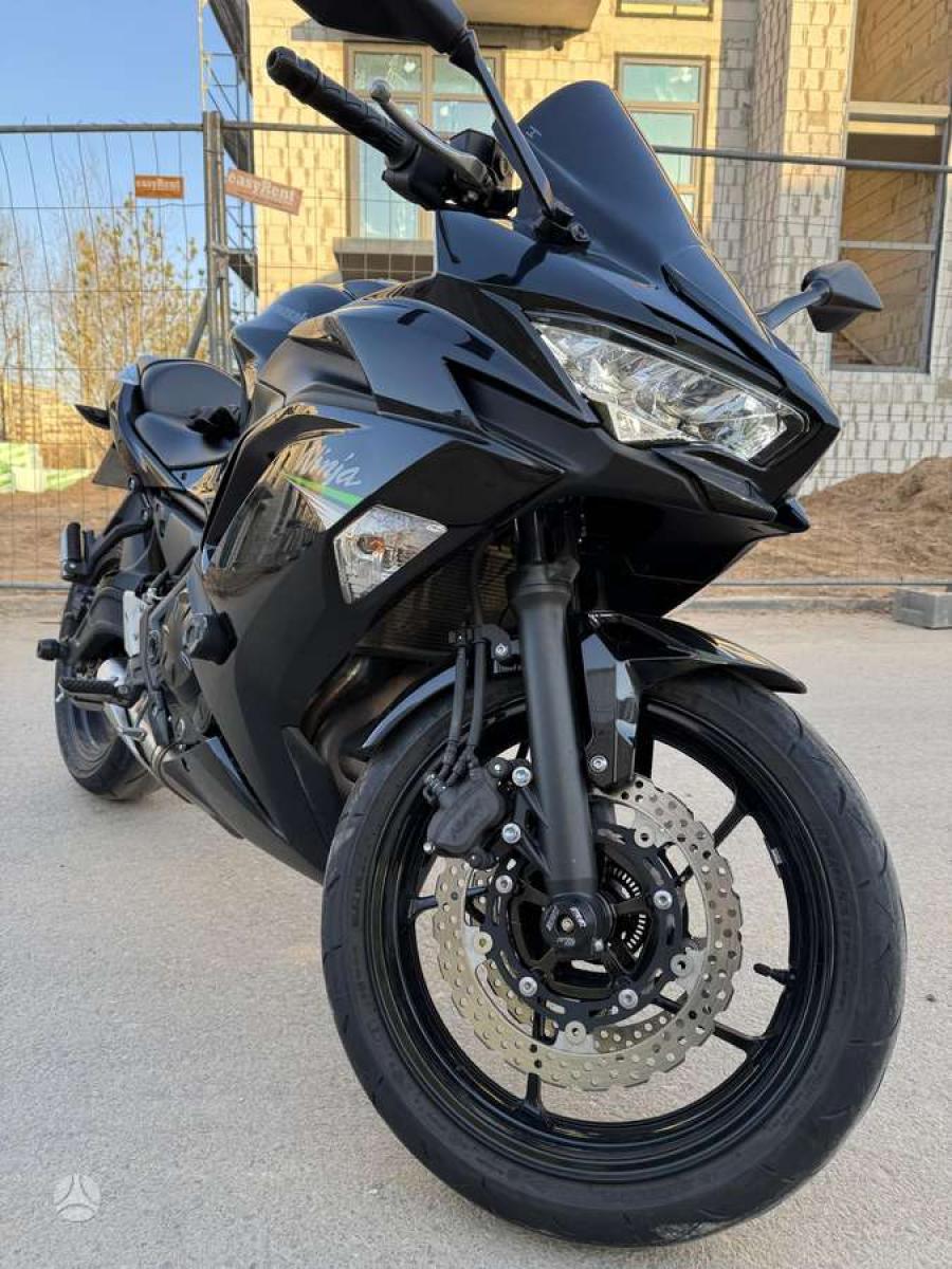 Black Kawasaki Ninja 650 2021 in Vilnius, with an engine capacity of 0.65 L and mileage of 13 thousand km for 5999 €, photo 2 on AUTOMOTO.COM.LV