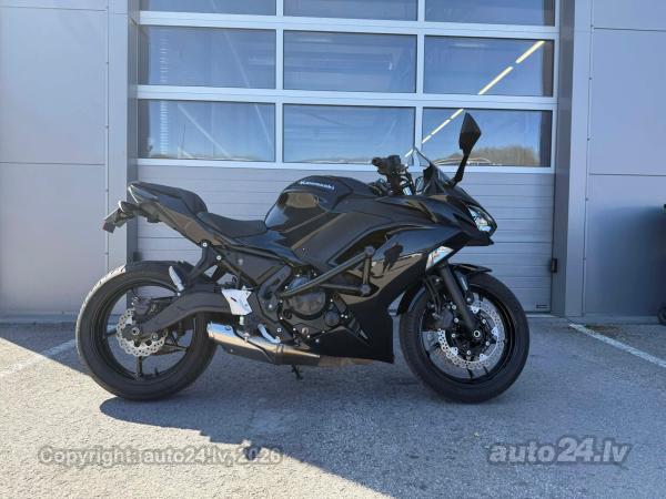 Melns Kawasaki Ninja 650 2021 Pērnava, ar dzinēja tilpumu 0.65 L un nobraukumu 21 tūkst. km par 5900 €, foto 3 vietnē AUTOMOTO.COM.LV