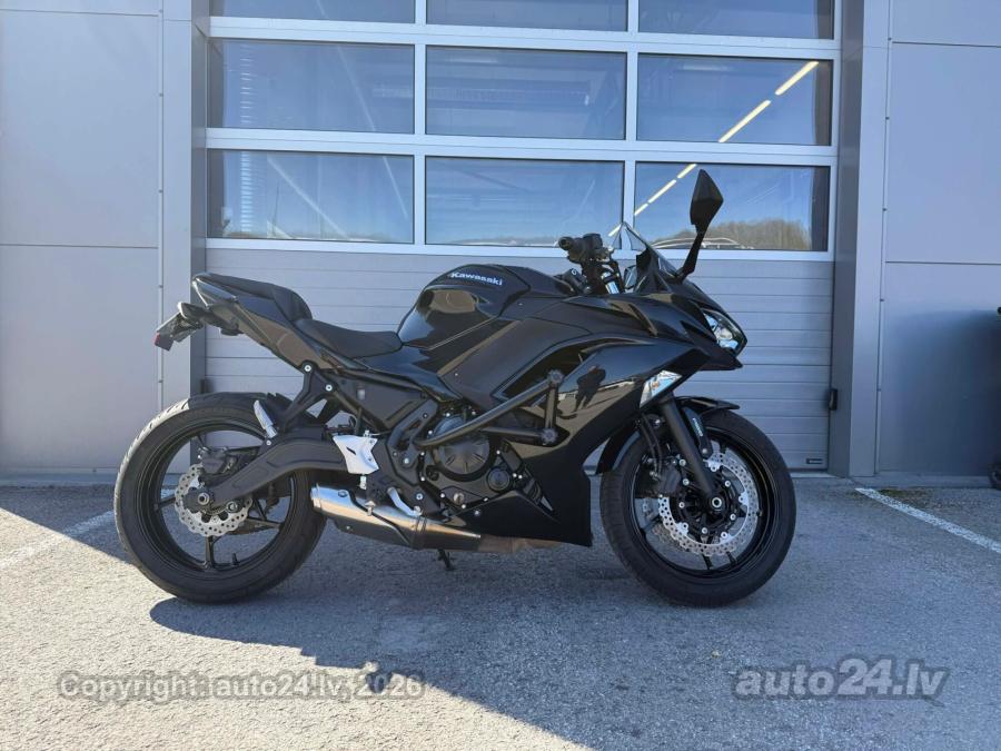 Black Kawasaki Ninja 650 2021 in Parnu, with an engine capacity of 0.65 L and mileage of 21 thousand km for 5900 €, photo 4 on AUTOMOTO.COM.LV