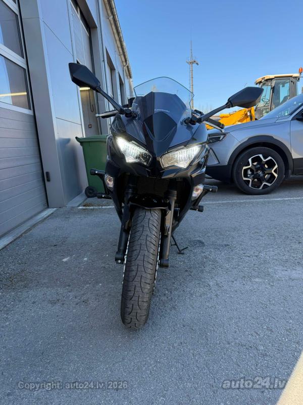 Melns Kawasaki Ninja 650 2021 Pērnava, ar dzinēja tilpumu 0.65 L un nobraukumu 21 tūkst. km par 5900 €, foto 4 vietnē AUTOMOTO.COM.LV