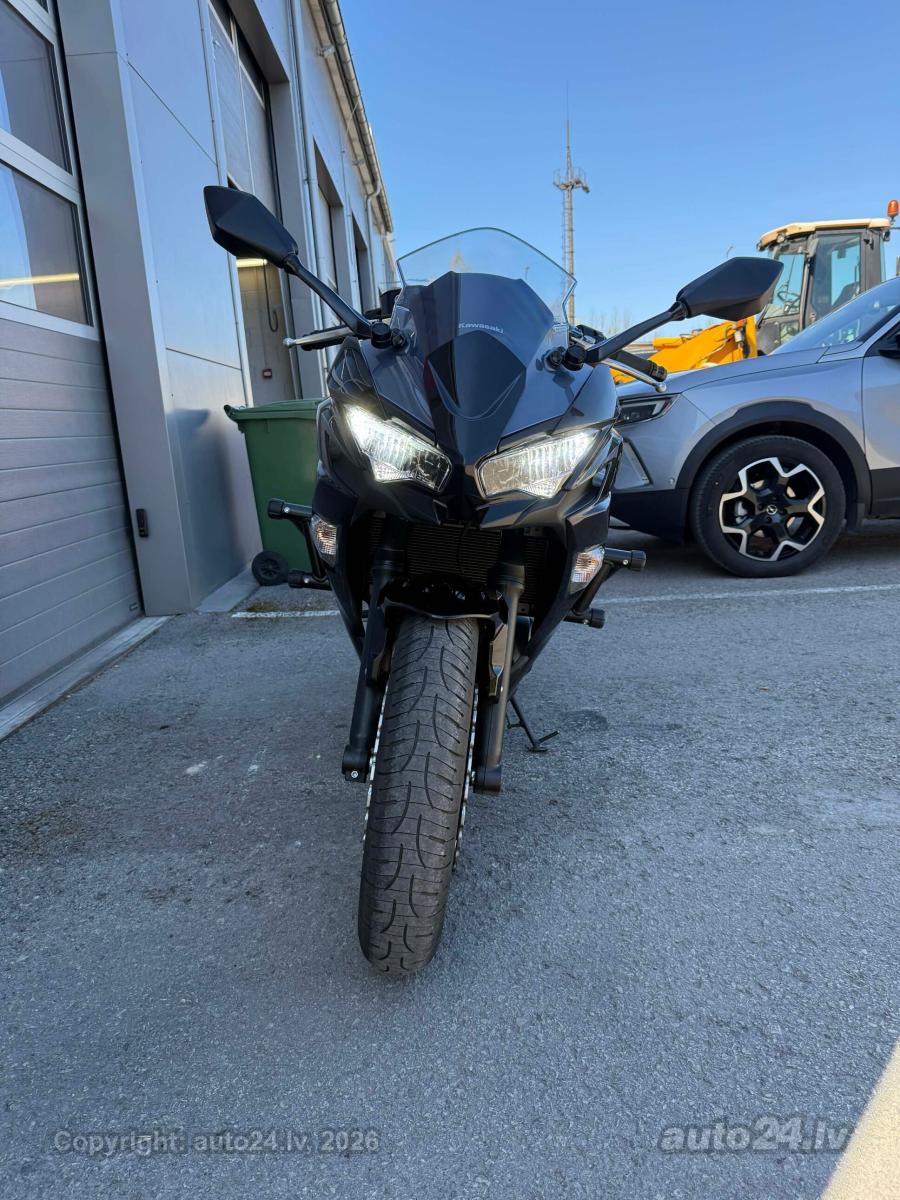 Black Kawasaki Ninja 650 2021 in Parnu, with an engine capacity of 0.65 L and mileage of 21 thousand km for 5900 €, photo 5 on AUTOMOTO.COM.LV