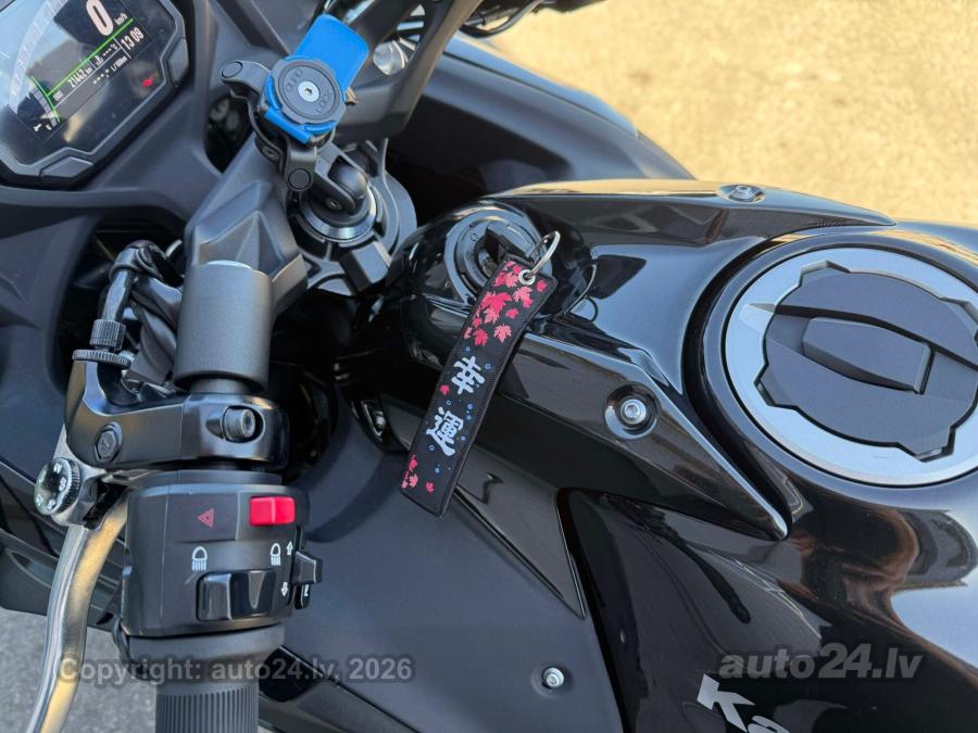 Black Kawasaki Ninja 650 2021 in Parnu, with an engine capacity of 0.65 L and mileage of 21 thousand km for 5900 €, photo 8 on AUTOMOTO.COM.LV