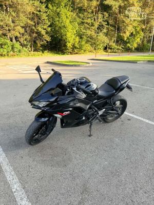 Melns Kawasaki Ninja 650 2021 Prienai, ar dzinēja tilpumu 0.65 L un nobraukumu 19 tūkst. km par 5499 €, foto  vietnē AUTOMOTO.COM.LV