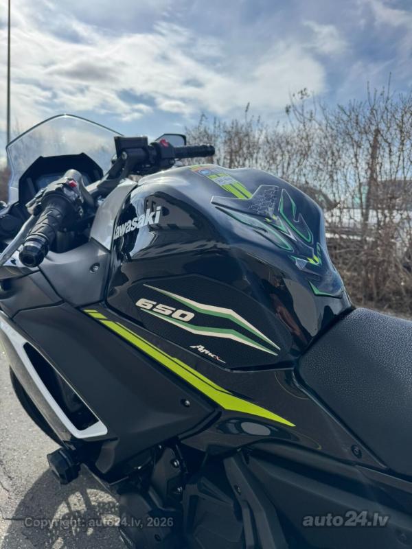Black Kawasaki Ninja 650 2022 in Tallinn, with an engine capacity of 0.65 L and mileage of 7 thousand km for 6500 €, photo 5 on AUTOMOTO.COM.LV
