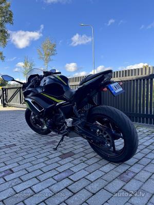 Black Kawasaki Ninja 650 2022 in Rapla, with an engine capacity of 0.65 L and mileage of 9 thousand km for 6300 €, photo 5 on AUTOMOTO.COM.LV