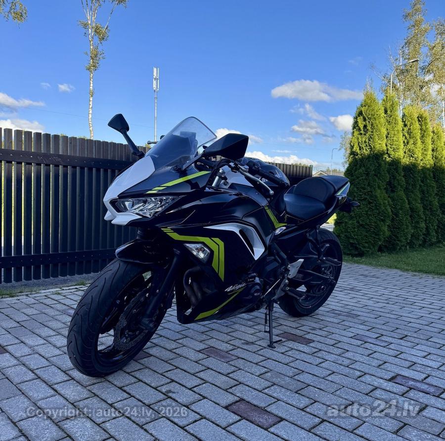 Black Kawasaki Ninja 650 2022 in Rapla, with an engine capacity of 0.65 L and mileage of 9 thousand km for 6300 €, photo 6 on AUTOMOTO.COM.LV