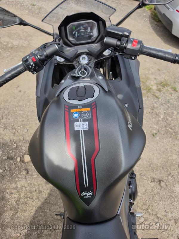 Black Kawasaki Ninja 650 2022 in Narva, with an engine capacity of 0.00 L and mileage of 0 thousand km for 7000 €, photo 4 on AUTOMOTO.COM.LV