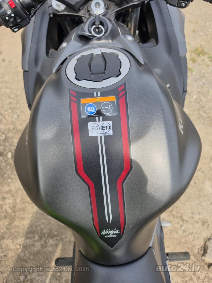 Black Kawasaki Ninja 650 2022 in Narva, with an engine capacity of 0.00 L and mileage of 0 thousand km for 7000 €, photo 6 on AUTOMOTO.COM.LV