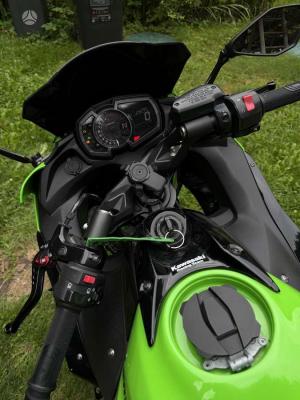 Green Kawasaki Ninja 650 2018 in Vilnius, with an engine capacity of 0.65 L and mileage of 29 thousand km for 4400 €, photo 5 on AUTOMOTO.COM.LV