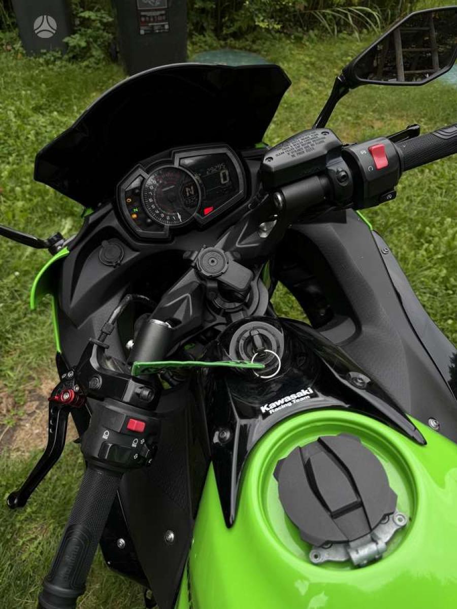 Green Kawasaki Ninja 650 2018 in Vilnius, with an engine capacity of 0.65 L and mileage of 29 thousand km for 4400 €, photo 5 on AUTOMOTO.COM.LV