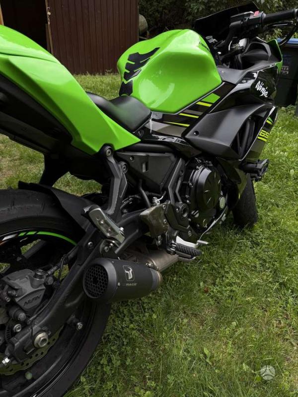 Green Kawasaki Ninja 650 2018 in Vilnius, with an engine capacity of 0.65 L and mileage of 29 thousand km for 4400 €, photo 7 on AUTOMOTO.COM.LV