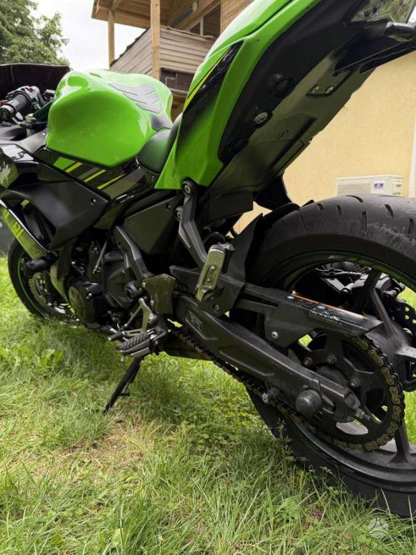Green Kawasaki Ninja 650 2018 in Vilnius, with an engine capacity of 0.65 L and mileage of 29 thousand km for 4400 €, photo 8 on AUTOMOTO.COM.LV