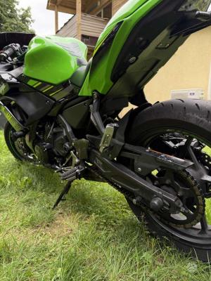 Green Kawasaki Ninja 650 2018 in Vilnius, with an engine capacity of 0.65 L and mileage of 29 thousand km for 4400 €, photo 9 on AUTOMOTO.COM.LV