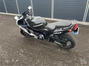 Black Kawasaki Ninja 1997 in Vilnius, with an engine capacity of 0.60 L and mileage of 0 thousand km for 1500 €, photo 3 on AUTOMOTO.COM.LV