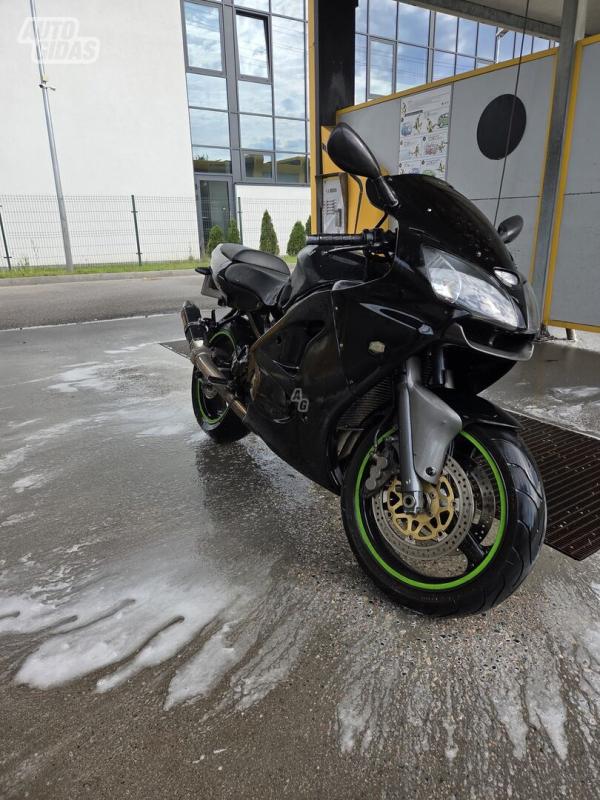 Black Kawasaki Ninja 2000 in Kaunas, with an engine capacity of 0.60 L and mileage of 78 thousand km for 2300 €, photo 1 on AUTOMOTO.COM.LV