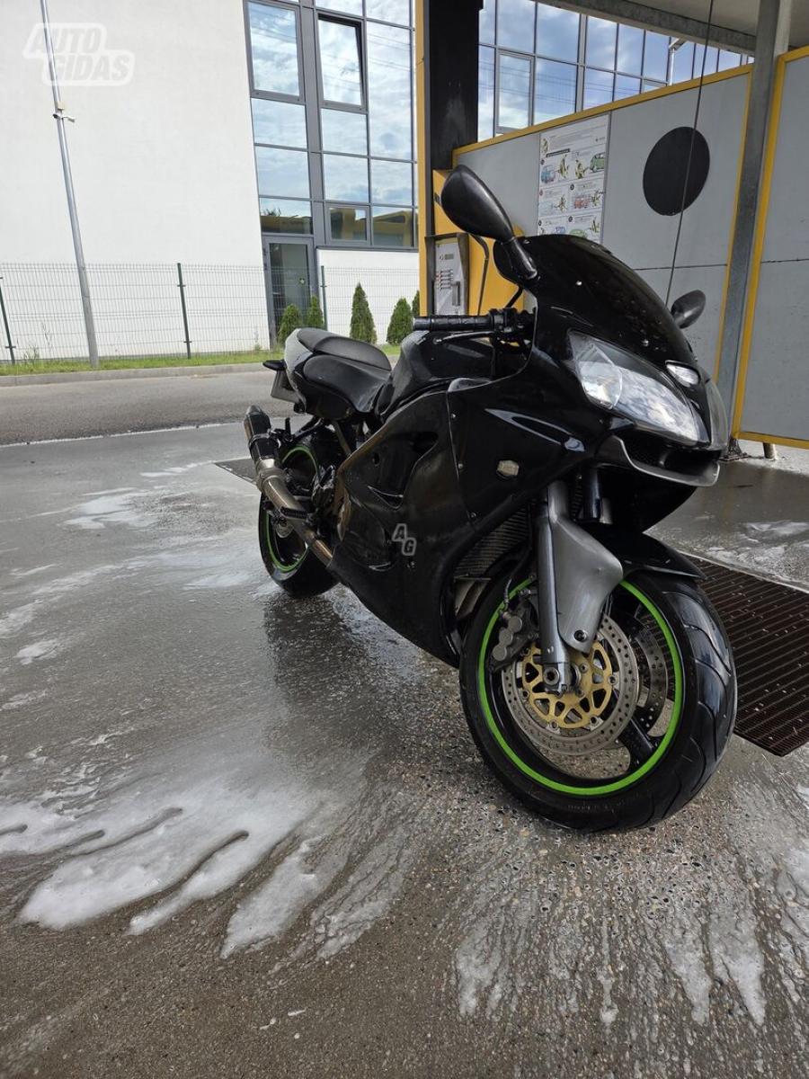 Black Kawasaki Ninja 2000 in Kaunas, with an engine capacity of 0.60 L and mileage of 78 thousand km for 2300 €, photo 1 on AUTOMOTO.COM.LV