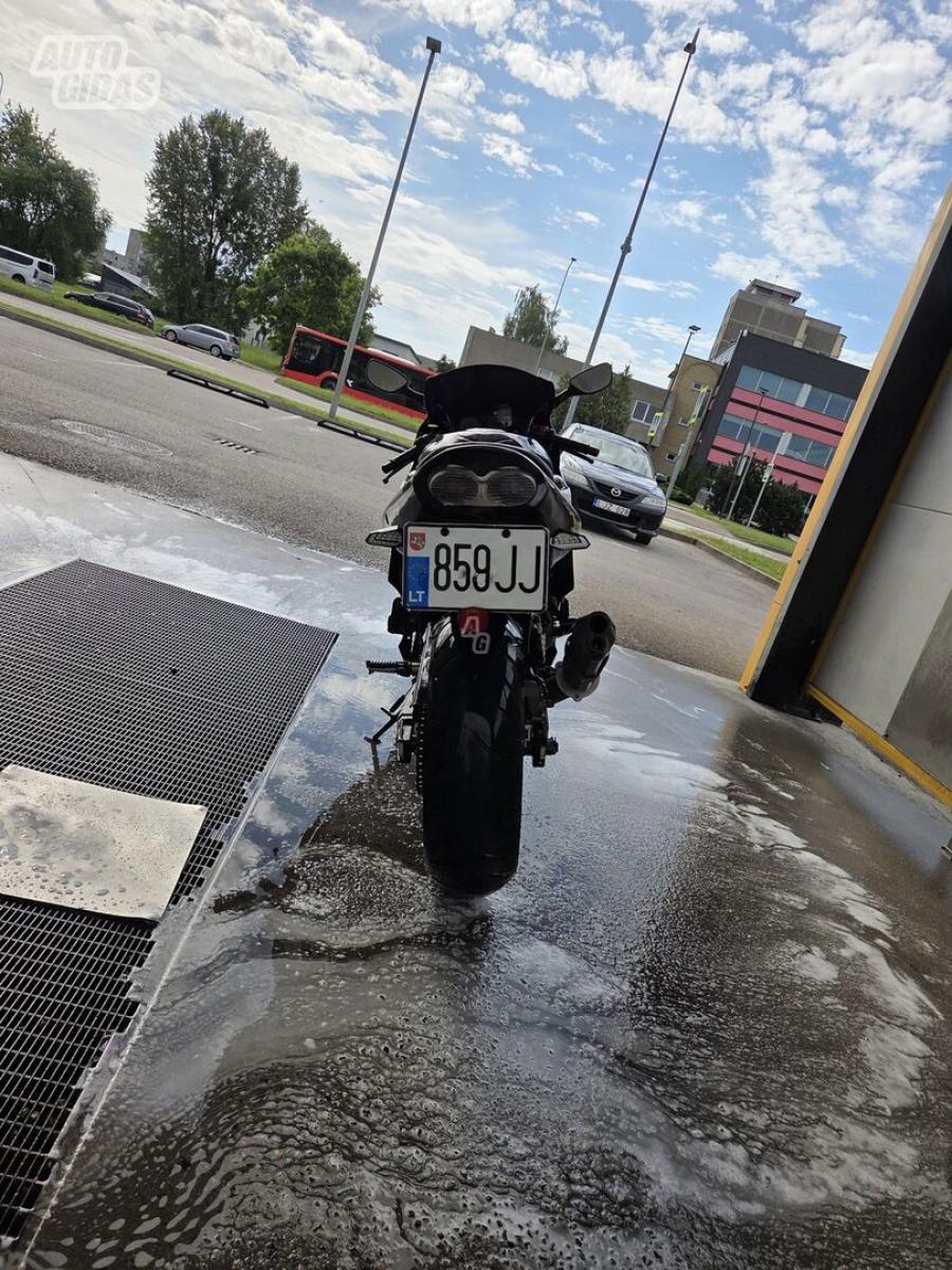 Black Kawasaki Ninja 2000 in Kaunas, with an engine capacity of 0.60 L and mileage of 78 thousand km for 2300 €, photo 5 on AUTOMOTO.COM.LV