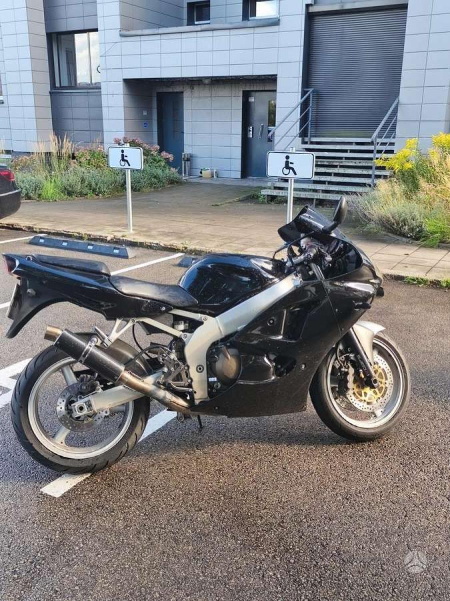 Черный Кавасаки Ninja 2000 в Каунас, объемом двигателя 0.60 л и пробегом 19 тыс. км за 1200 €, фото 5 на AUTOMOTO.COM.LV