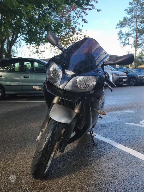 Black Kawasaki Ninja 2000 in Kaunas, with an engine capacity of 0.60 L and mileage of 19 thousand km for 1200 €, photo 1 on AUTOMOTO.COM.LV