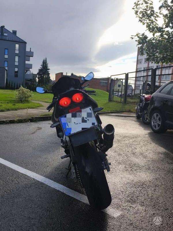 Black Kawasaki Ninja 2000 in Kaunas, with an engine capacity of 0.60 L and mileage of 19 thousand km for 1200 €, photo 4 on AUTOMOTO.COM.LV