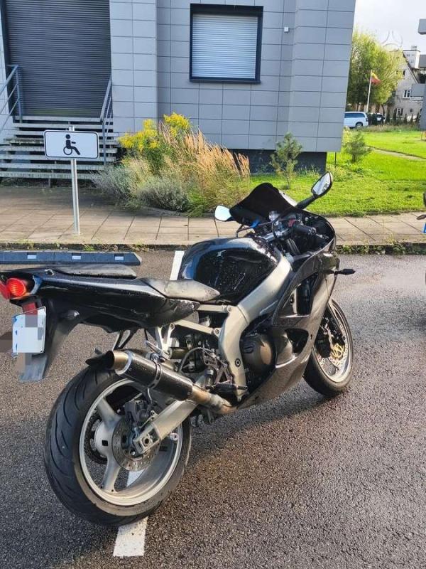 Black Kawasaki Ninja 2000 in Kaunas, with an engine capacity of 0.60 L and mileage of 19 thousand km for 1200 €, photo 6 on AUTOMOTO.COM.LV