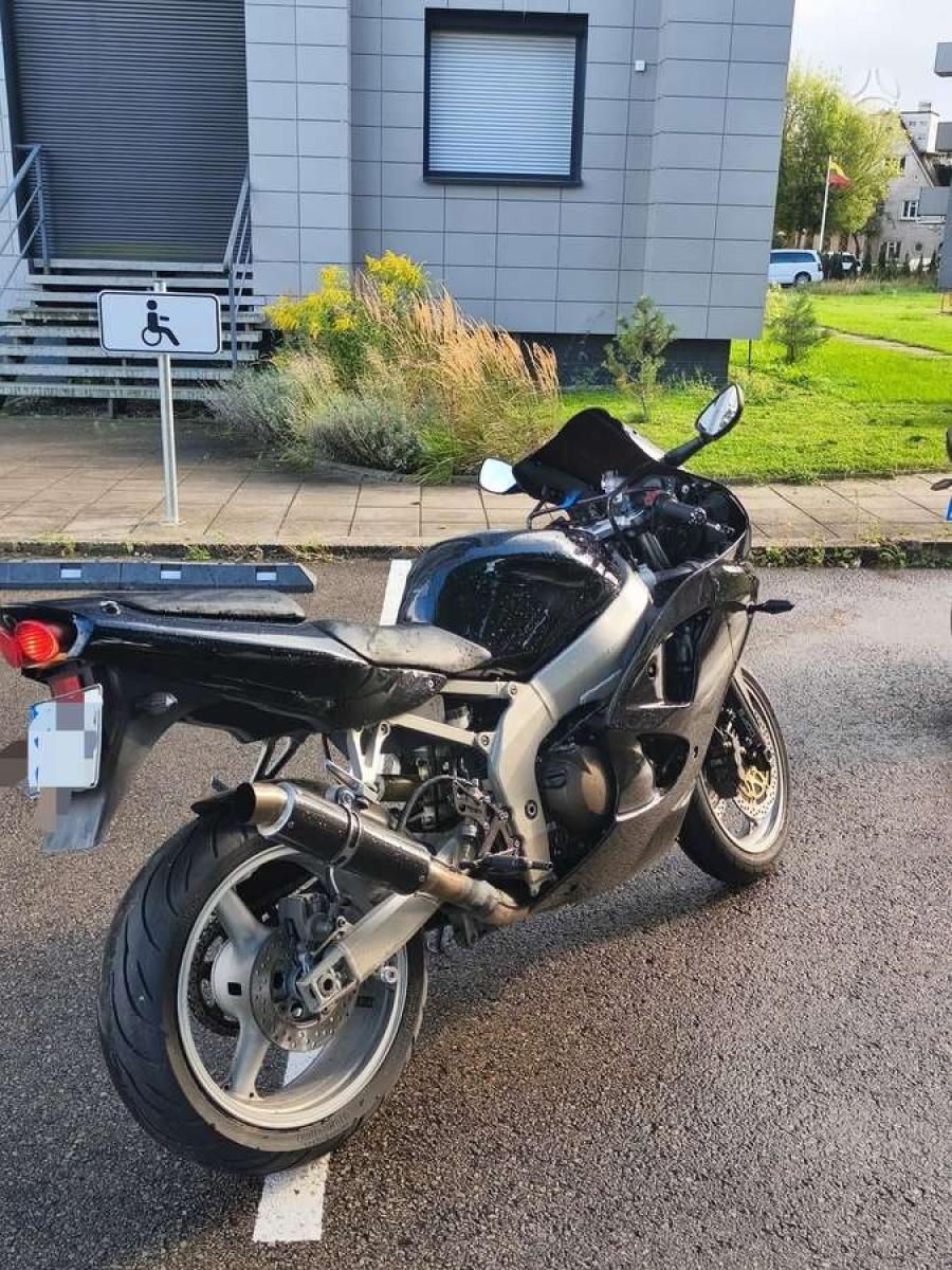 Black Kawasaki Ninja 2000 in Kaunas, with an engine capacity of 0.60 L and mileage of 19 thousand km for 1200 €, photo 6 on AUTOMOTO.COM.LV