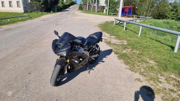 Melns Kawasaki Ninja 2004 Kauņa, ar dzinēja tilpumu 0.60 L un nobraukumu 72 tūkst. km par 2600 €, foto 2 vietnē AUTOMOTO.COM.LV